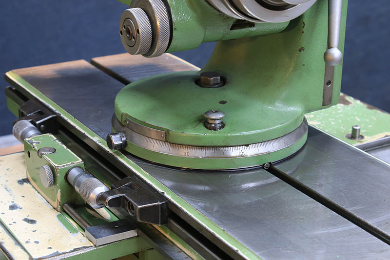 Deckel S11, NEW 1981, w/#50 TAPER WKHD & ACCESSORIES TOOL & CUTTER ...