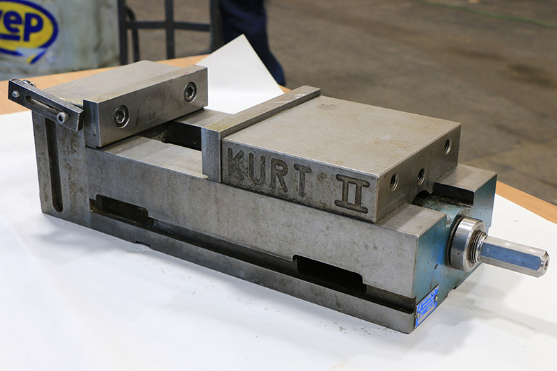 6'' JAWS Kurt KURT II MACHINE VISE (Ref No: 158658) - Machinery Values
