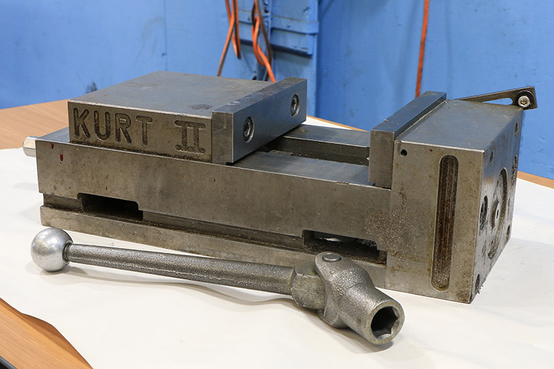 6'' JAWS Kurt KURT II MACHINE VISE (Ref No: 158658) - Machinery Values