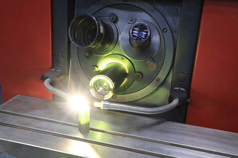 30'' Screen Starrett HF750, 2011, QC 200 DRO, EDGE DET. Q AXIS, OPTICAL ...