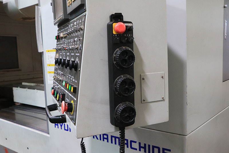 61'' X Axis 29.5'' Y Axis Hyundai-Kia VX-750MH VERTICAL MACHINING ...