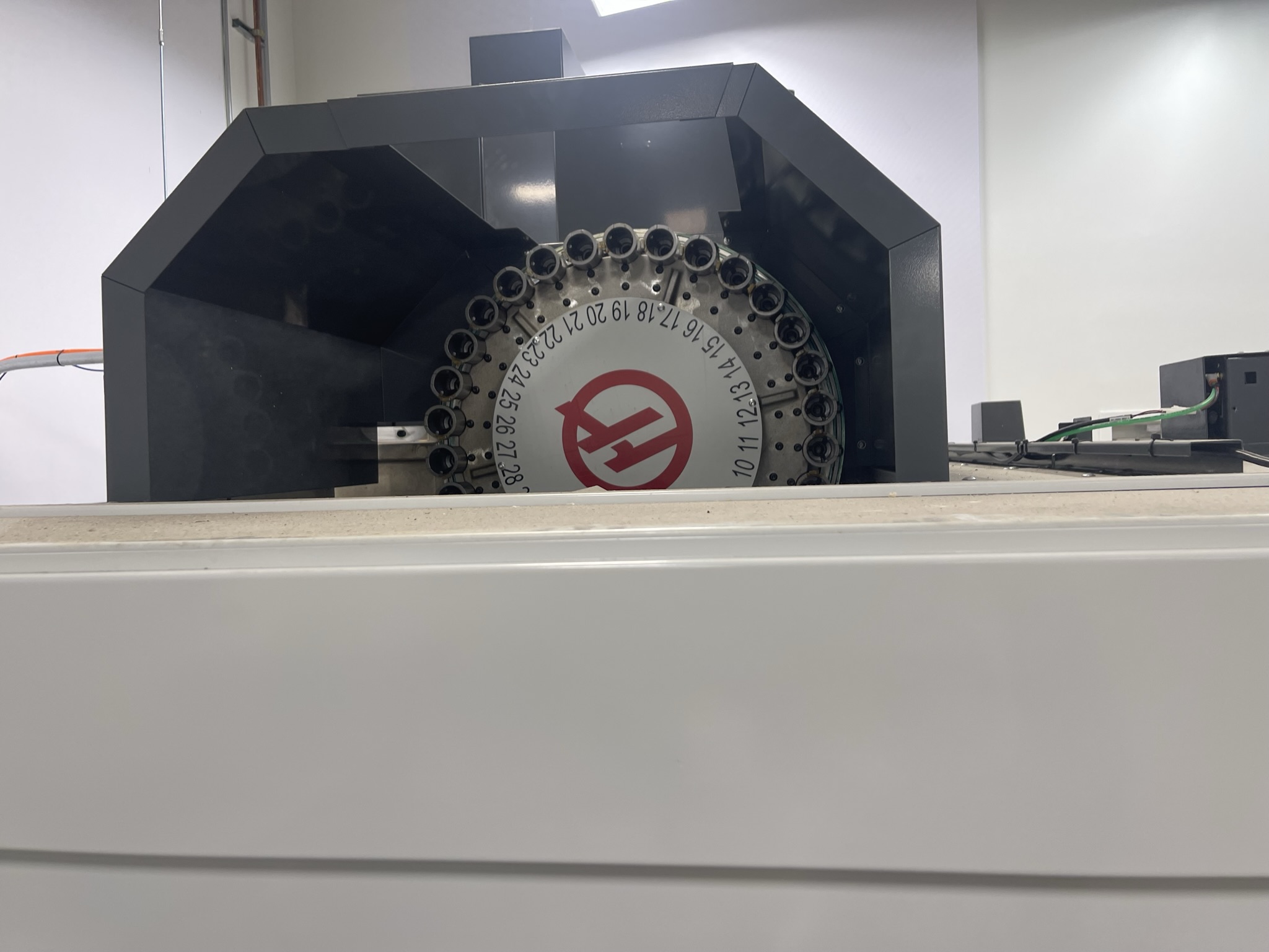 50'' X Axis 26'' Y Axis Haas VF5-SS VERTICAL MACHINING CENTER (Ref No ...