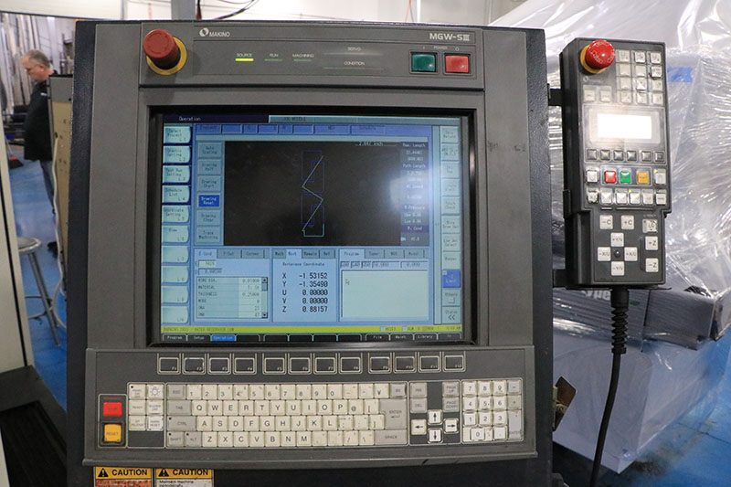 11.81'' Y Axis 17.72'' X Axis Makino SP43, 2006, AWT, X/Y/Z/U/Y AXES ...