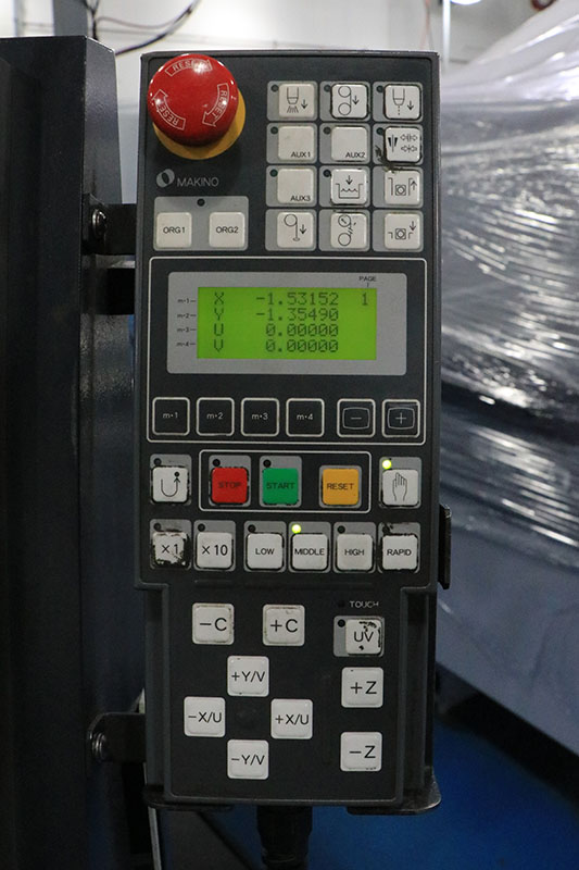 11.81'' Y Axis 17.72'' X Axis Makino SP43, 2006, AWT, X/Y/Z/U/Y AXES ...