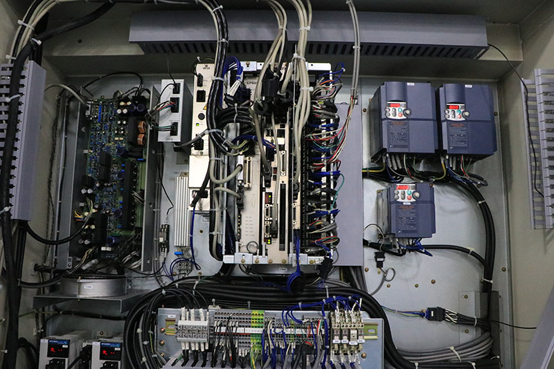 11.81'' Y Axis 17.72'' X Axis Makino SP43, 2006, AWT, X/Y/Z/U/Y AXES ...