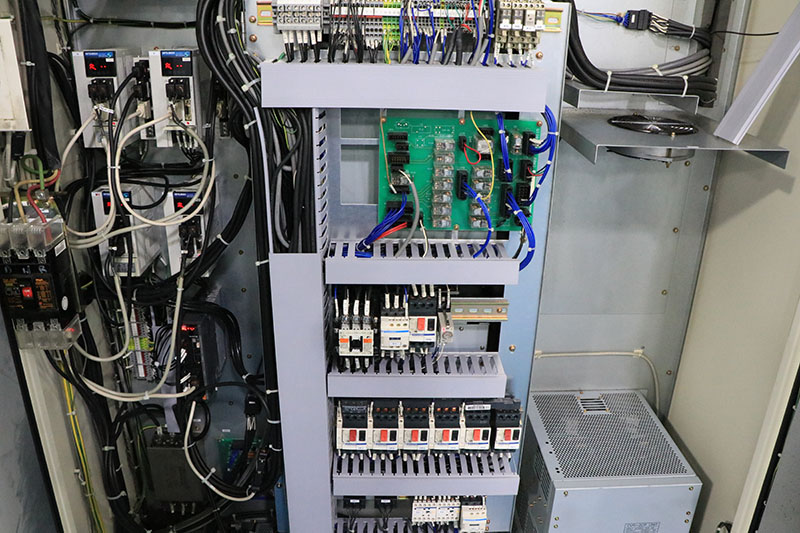 11.81'' Y Axis 17.72'' X Axis Makino SP43, 2006, AWT, X/Y/Z/U/Y AXES ...