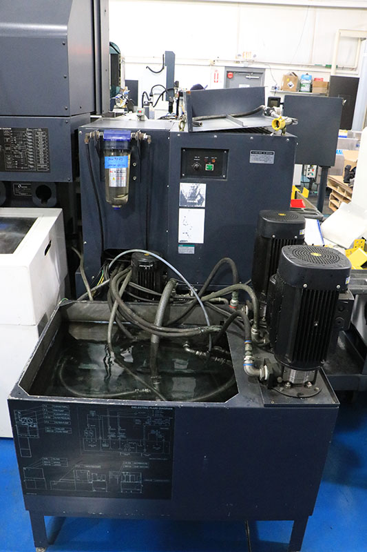 11.81'' Y Axis 17.72'' X Axis Makino SP43, 2006, AWT, X/Y/Z/U/Y AXES ...