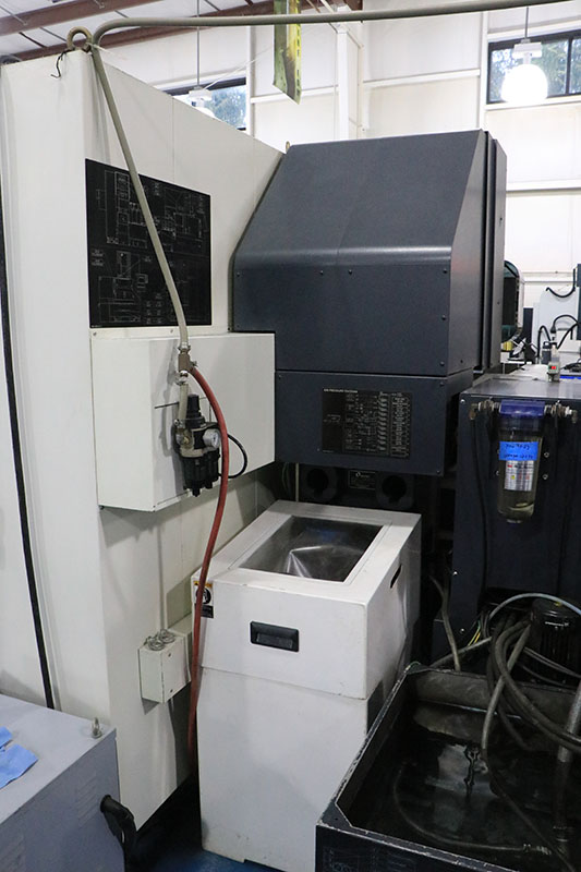 11.81'' Y Axis 17.72'' X Axis Makino SP43, 2006, AWT, X/Y/Z/U/Y AXES ...