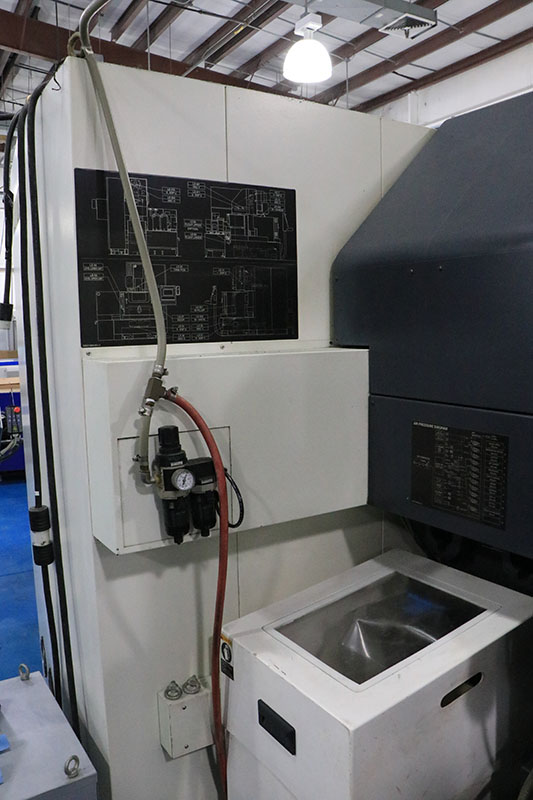 11.81'' Y Axis 17.72'' X Axis Makino SP43, 2006, AWT, X/Y/Z/U/Y AXES ...