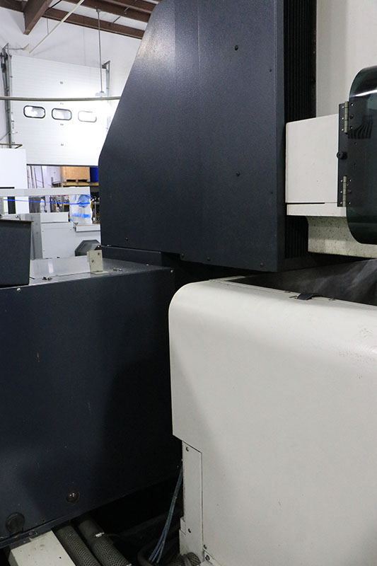 11.81'' Y Axis 17.72'' X Axis Makino SP43, 2006, AWT, X/Y/Z/U/Y AXES ...