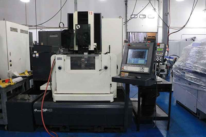 11.81'' Y Axis 17.72'' X Axis Makino SP43, 2006, AWT, X/Y/Z/U/Y AXES ...
