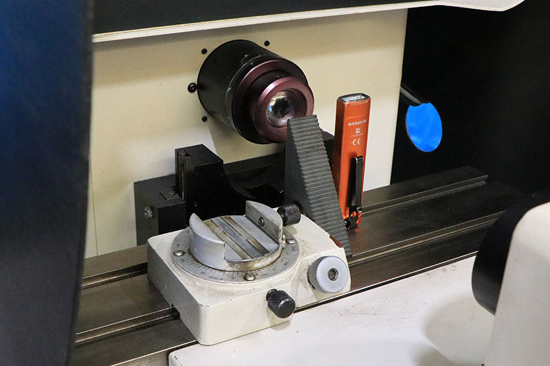 14'' Screen Micro-Vu SPECTRA SERIES, '05, Q16 DRO, LENS, SURF. ILL ...