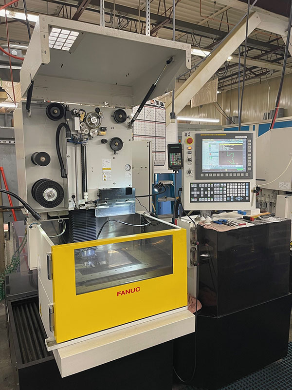 1.6'' Y Axis 14.6'' X Axis Fanuc ROBOCUT ALPHA C400iA, 2012, 31i-WB CNC ...